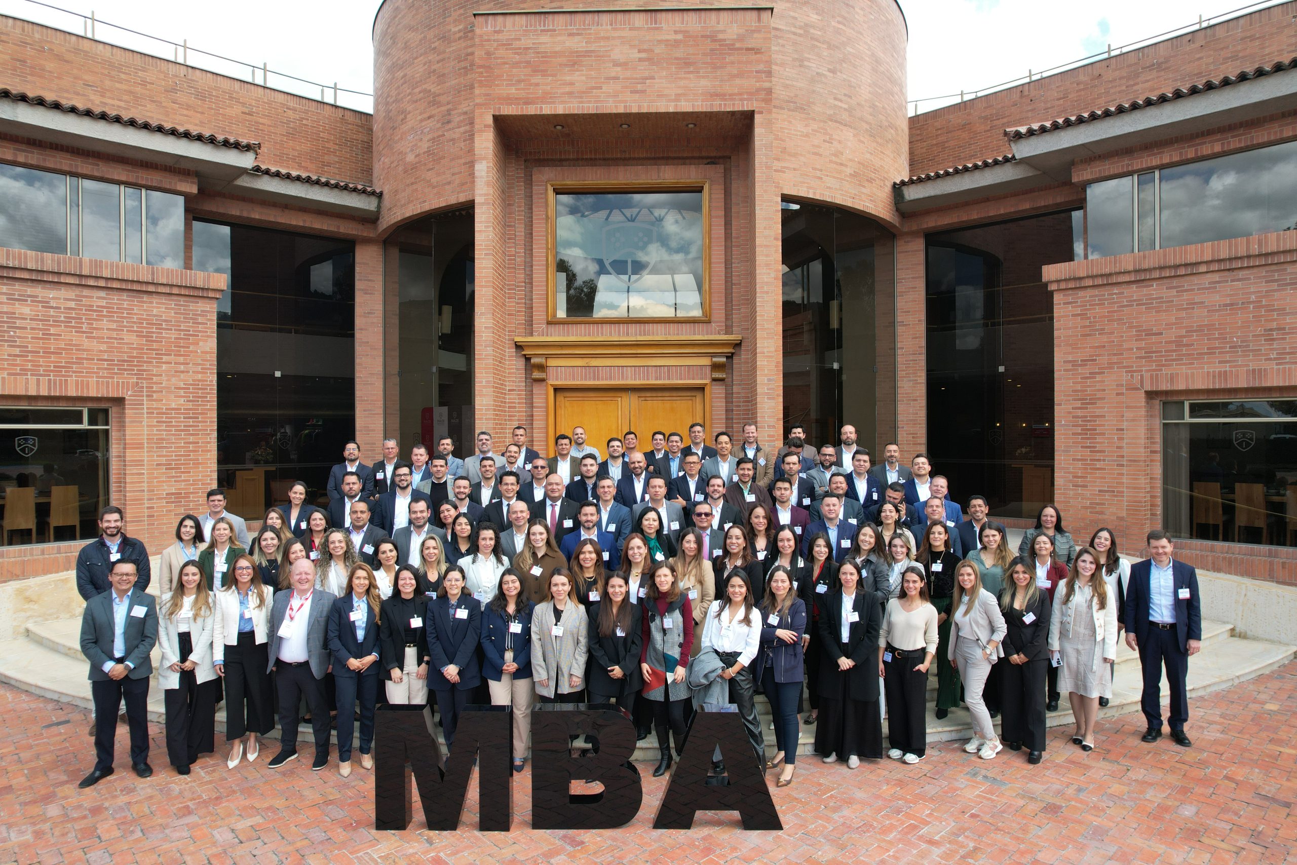 Inició el Executive MBA Intensivo 2025-2027 con la fuerza de los 40 ...